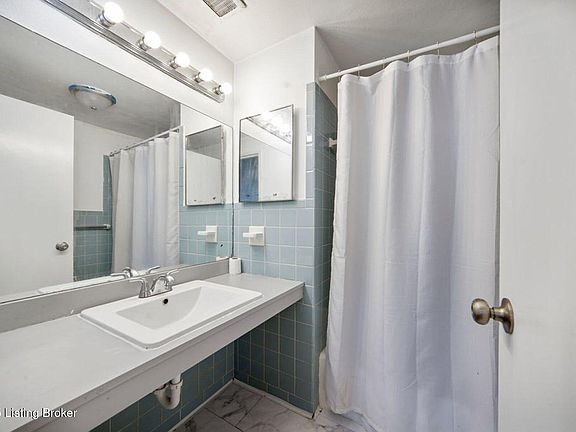 3320 Bardstown Rd APT 88, Louisville, KY 40218 | Zillow