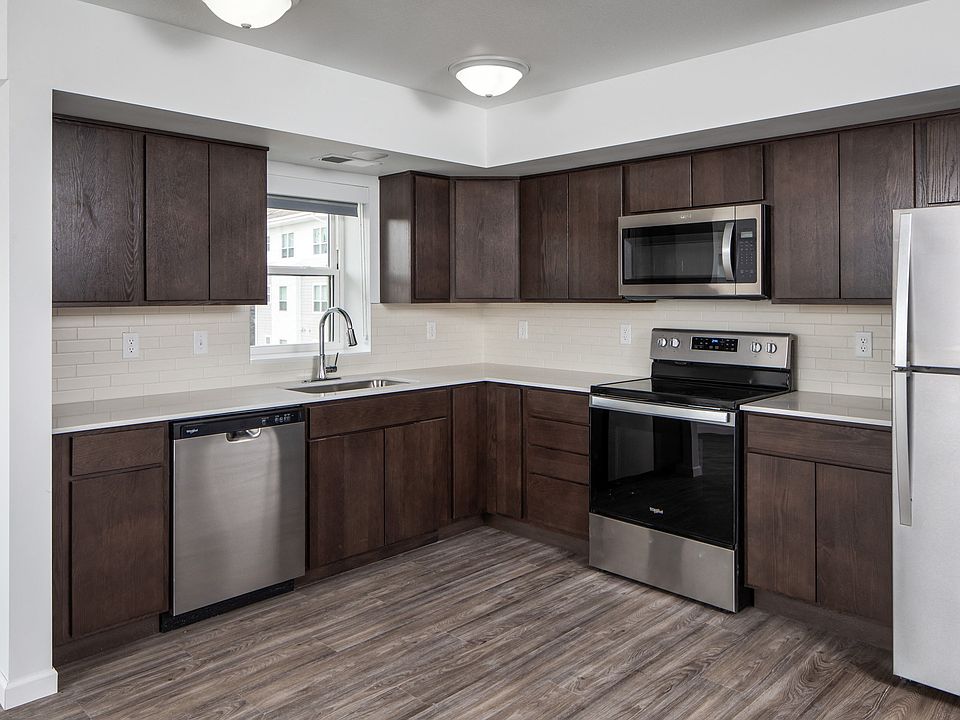 Red Rock Square II - 175 Red Rock Xing Newport MN | Zillow