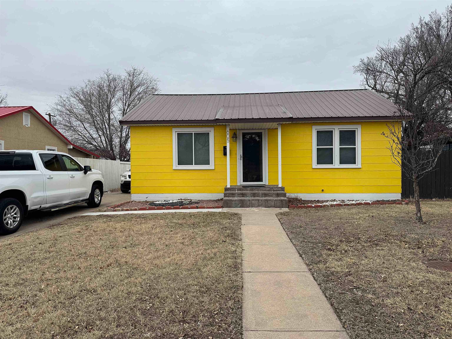 605 Winifred St, Dodge City, KS 67801 | Zillow
