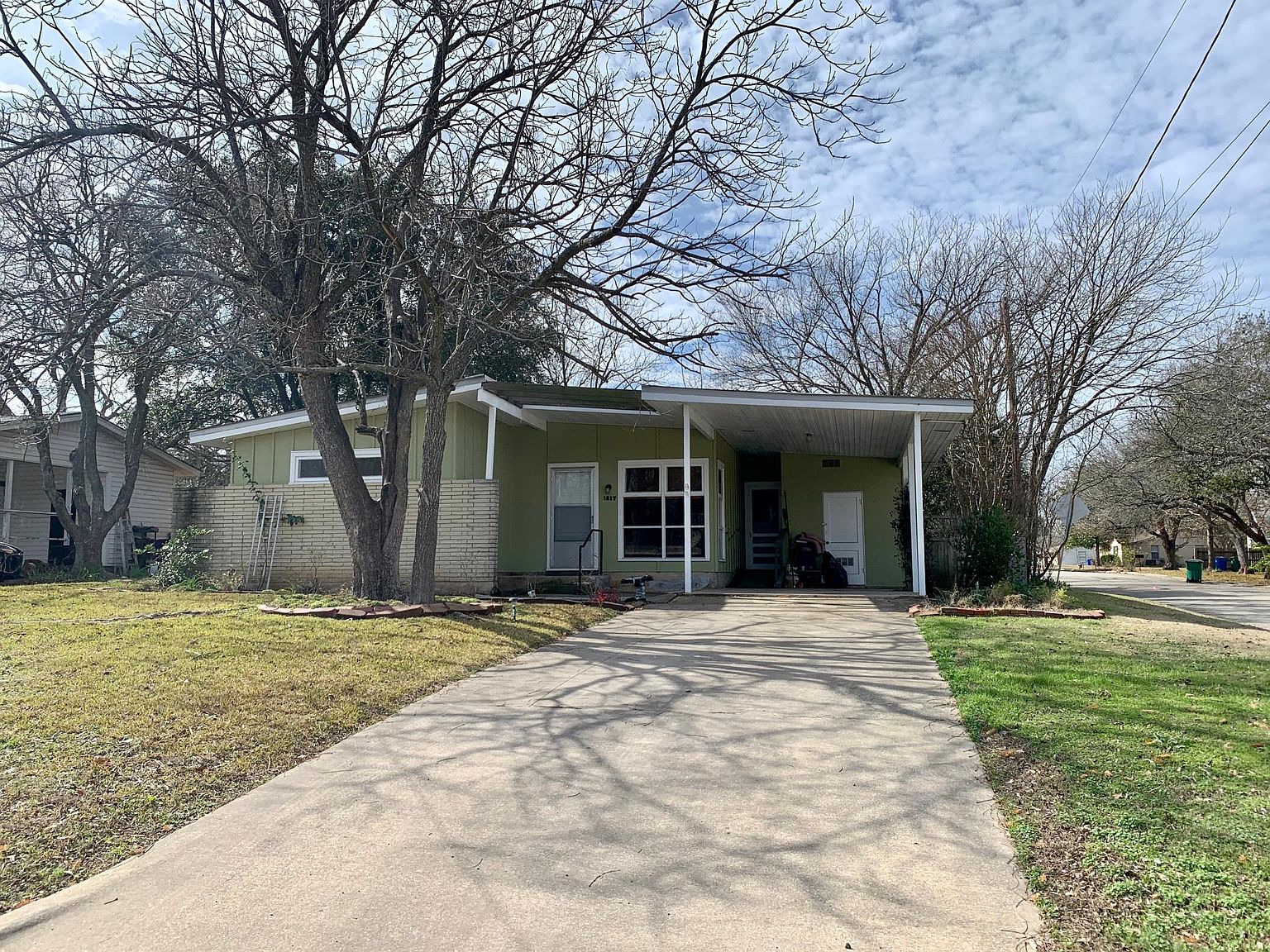 1817 Davis St, Taylor, TX 76574 | Zillow