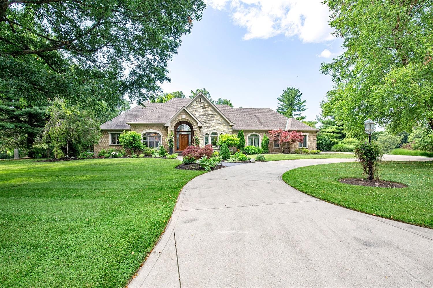 5585 Boomer Rd, Cincinnati, OH 45247 | Zillow