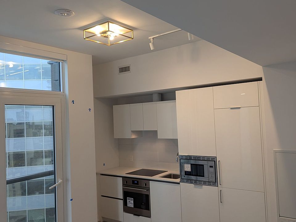 238 Simcoe St Toronto ON | Zillow