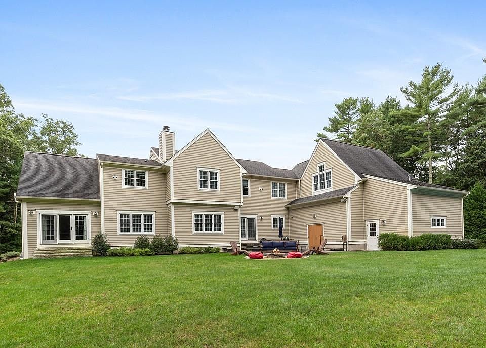 77 Hiller Rd, Rochester, MA 02770 | Zillow