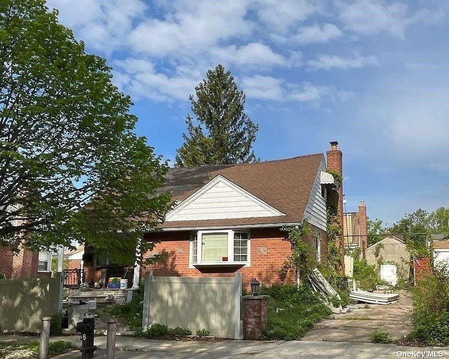 121-42 Laurelton Parkway, Rosedale, NY 11422 | MLS #3474054 | Zillow