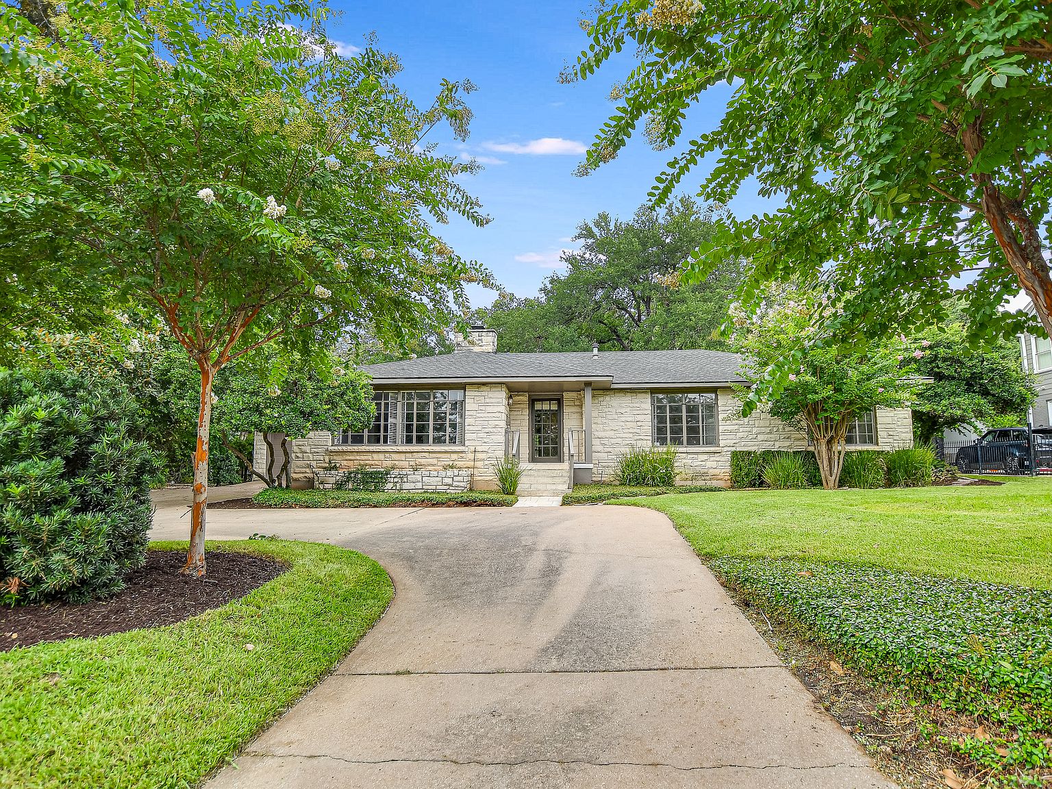 3304 Windsor Rd, Austin, TX 78703 | MLS #6HYXJ2 | Zillow