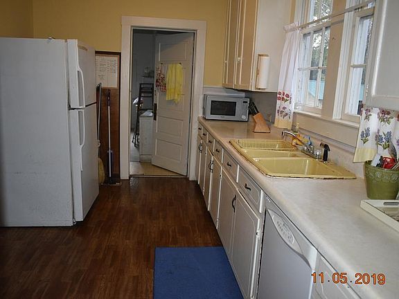 Talk about porch goals! Over an acre in Alabama. $454,900