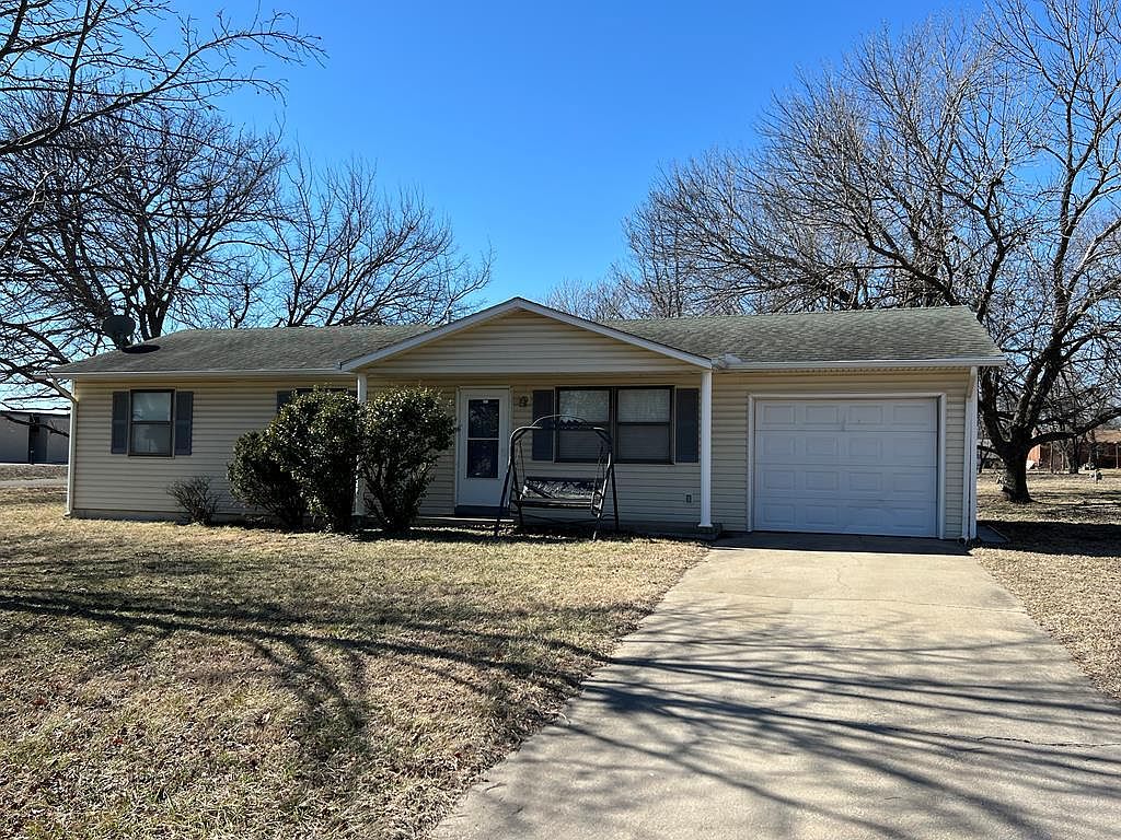 306 Kansas Dr, Iola, KS 66749 | Zillow
