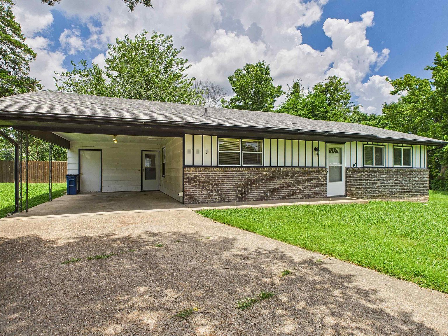 527 Spring St, Mountain Home, AR 72653 | Zillow