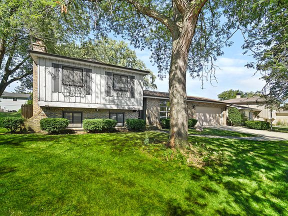 522 N Castle Rd, Addison, IL 60101 | MLS #12122023 | Zillow