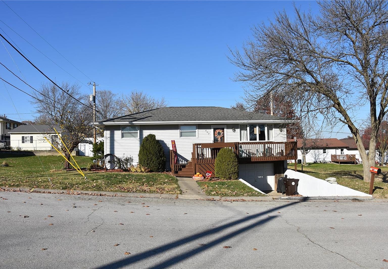402 Oakview Dr, Palmyra, MO 63461 | Zillow
