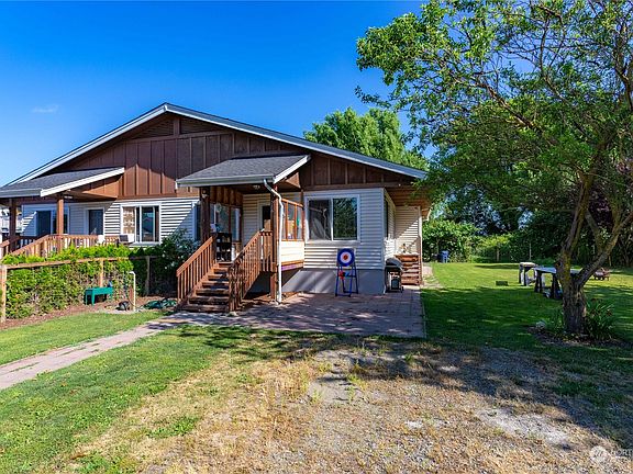 586 Second Street, Sumas, WA 98295 | MLS #2262205 | Zillow