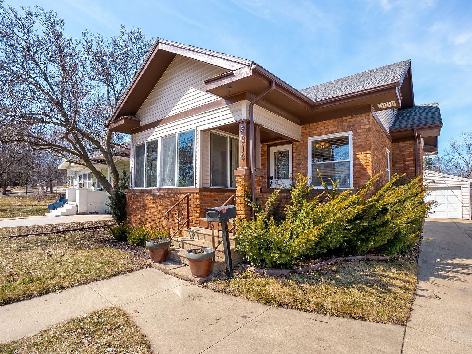 2016 W 4th St, Waterloo, IA 50701 | Zillow