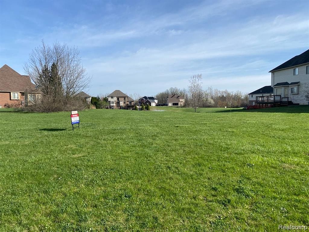 2323 Village Woods Dr, Grand Blanc, MI 48439 | Zillow