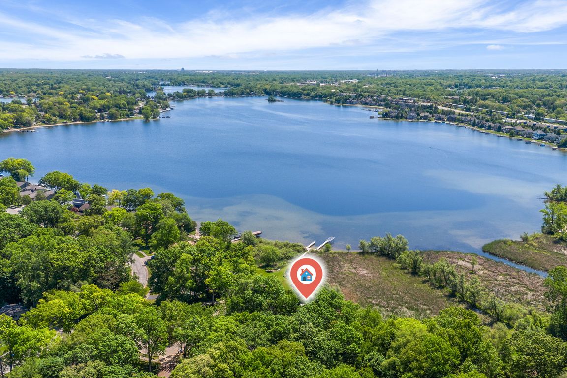 2996 Loon Lake Shores Rd, Waterford, MI 48329 | MLS #20240066666 | Zillow