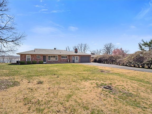 9910 Parkway Dr, Saint Louis, MO 63137 | MLS #24014169 | Zillow