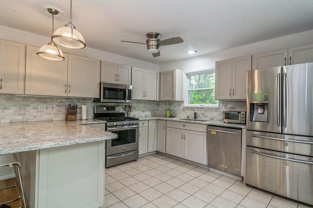 190 Harbor Watch Ct, Sag Harbor, NY 11963 | Zillow