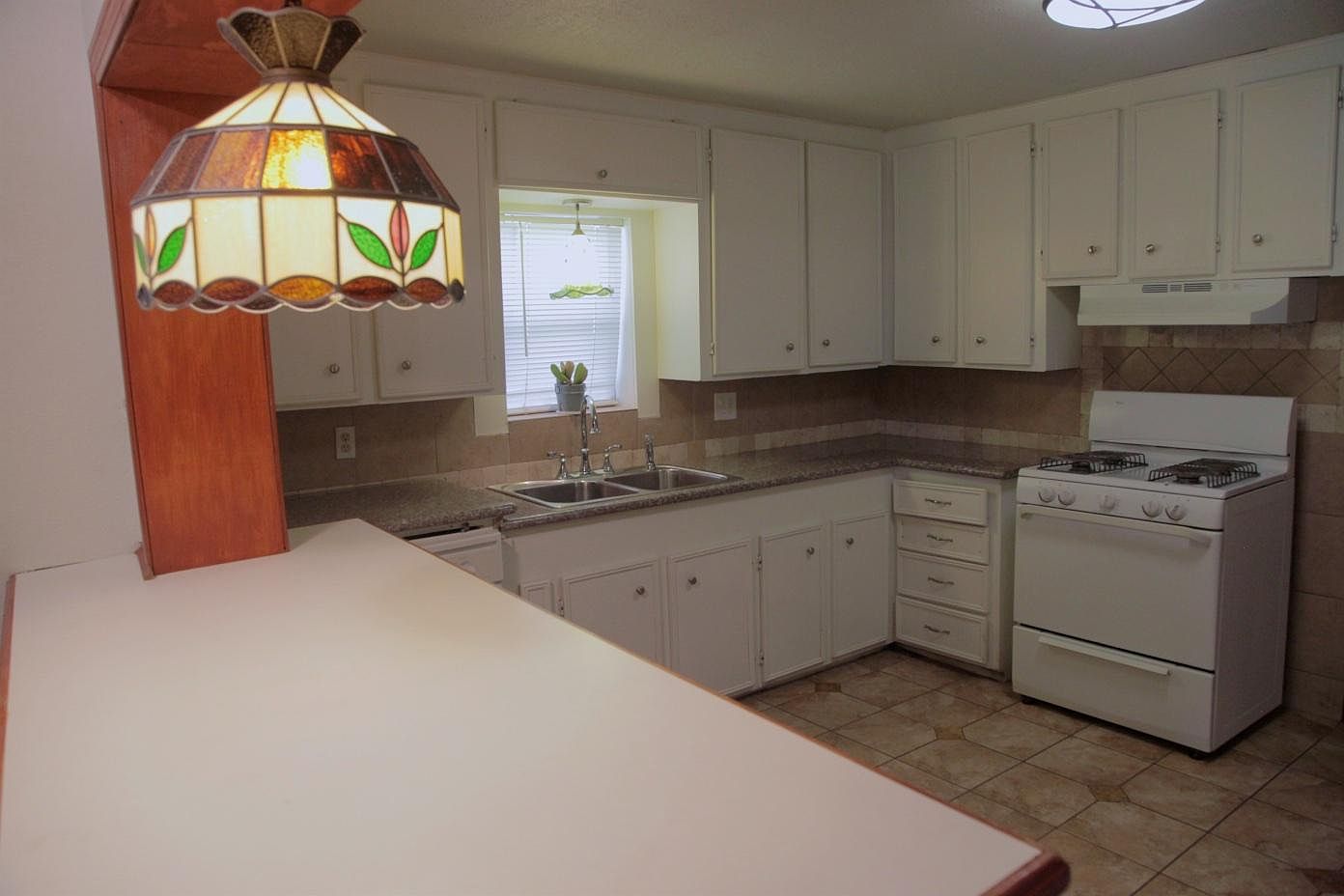 633 Wainwright St, Houston, TX 77022 | Zillow