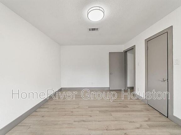 9750 Guest St, Houston, TX 77078 | Zillow