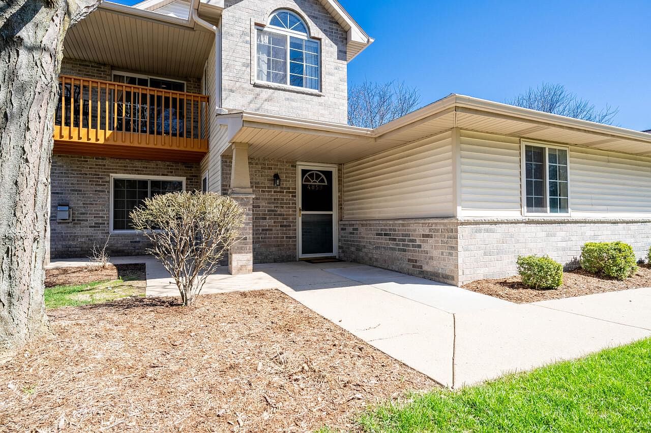 4859 West Maple Leaf CIRCLE, Milwaukee, WI 53220 | Zillow