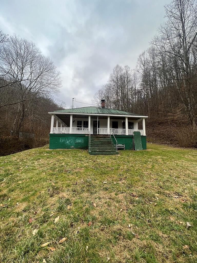 2708 Highway 1148, Isom, KY 41824 | Zillow