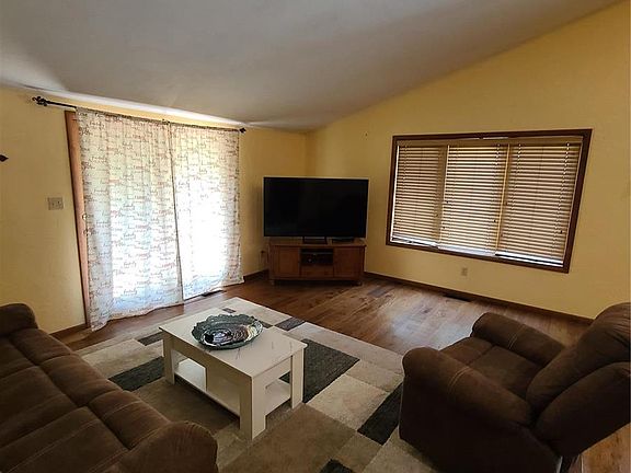 2149 Hill Crest Dr, Highland, IL 62249 | MLS #24050030 | Zillow