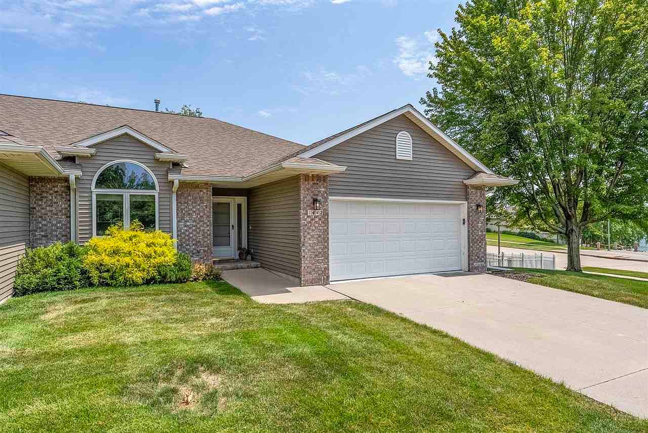 1442 Compton Pl, Iowa City, IA 52240 | Zillow
