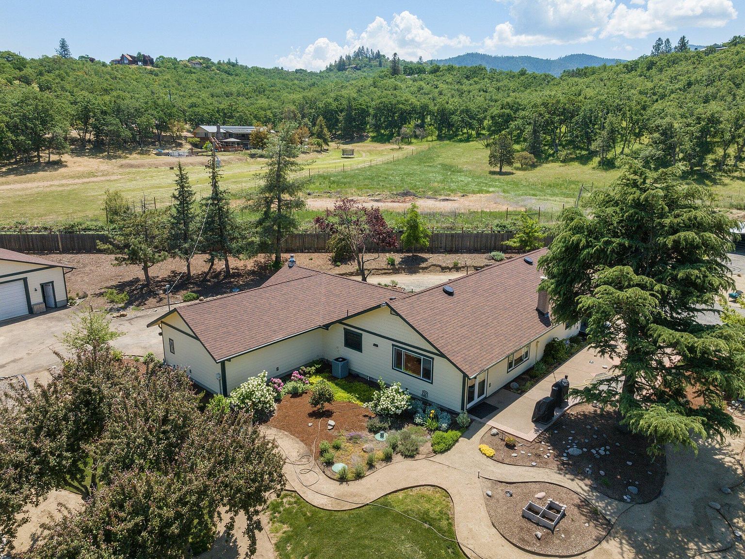 5299 Pioneer Rd, Medford, OR 97501 | MLS #220165042 | Zillow