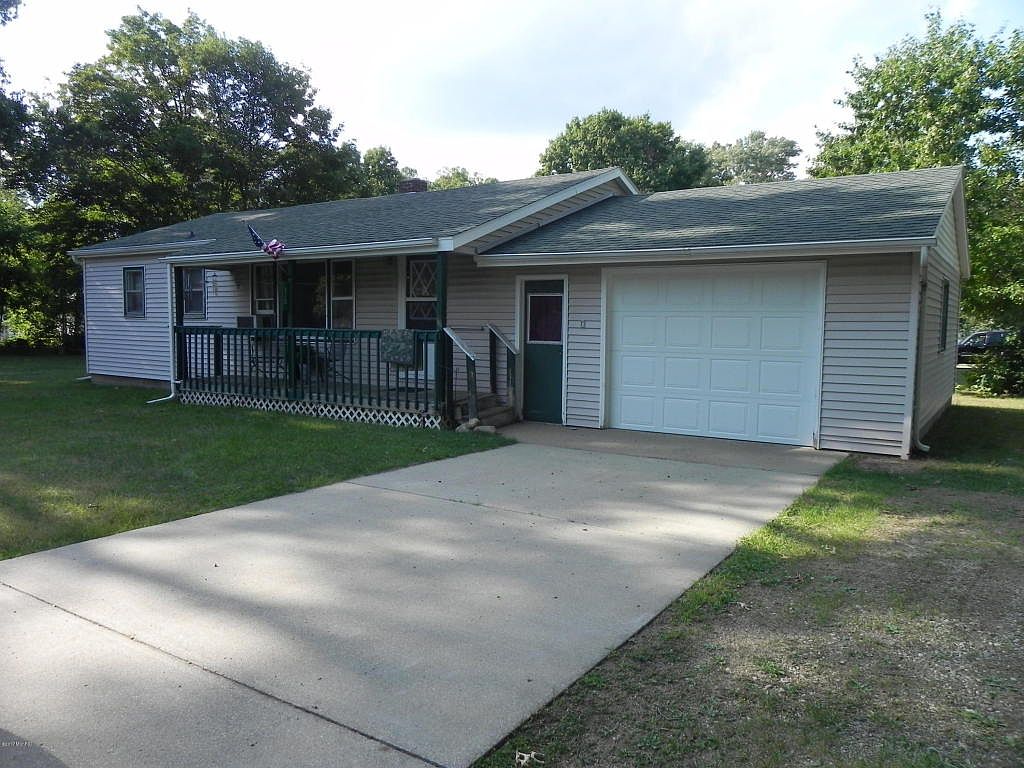 310 Pine St Decatur Mi 49045 Zillow