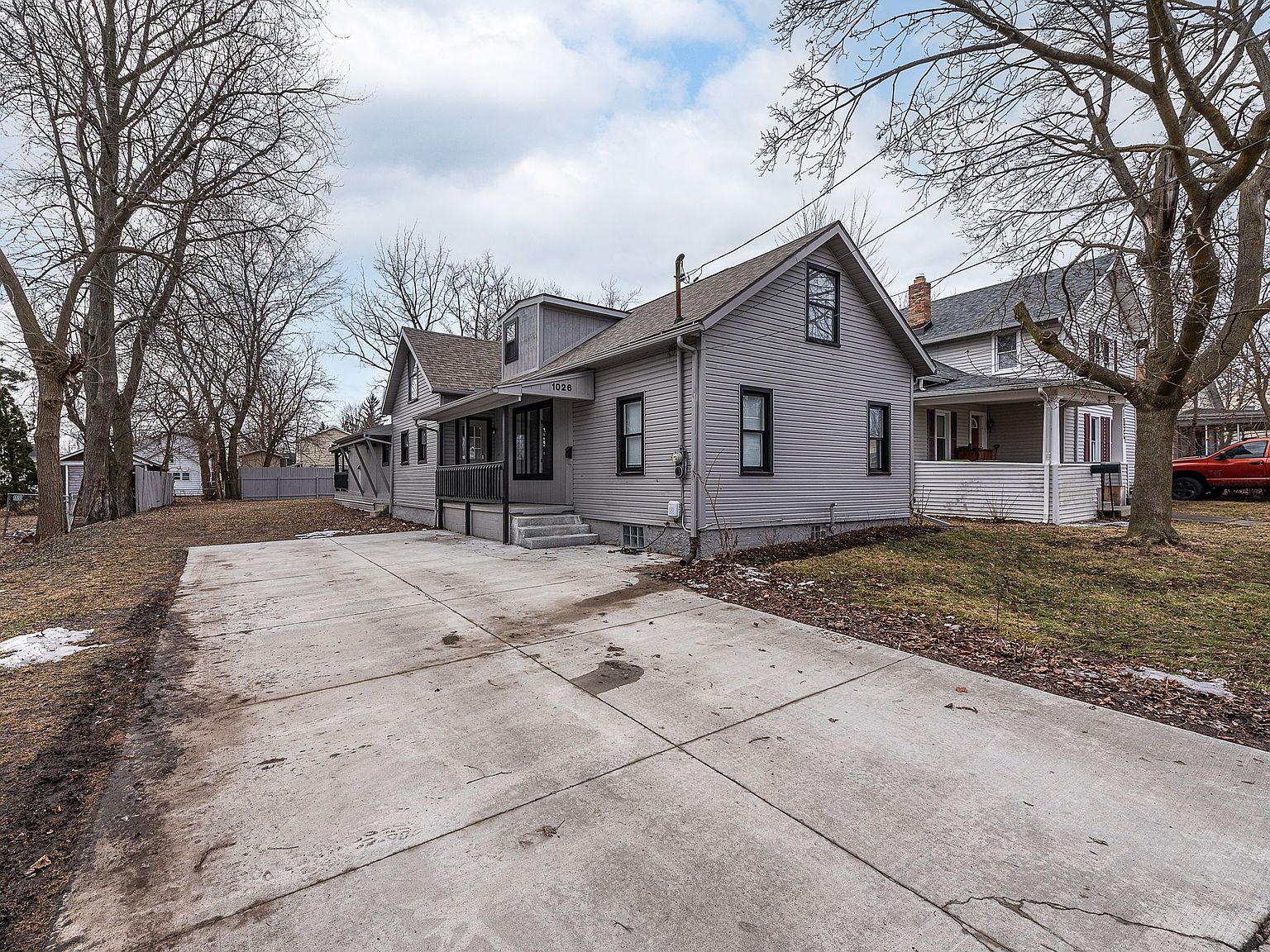 1026 E Hunt St, Adrian, MI 49221 | Zillow