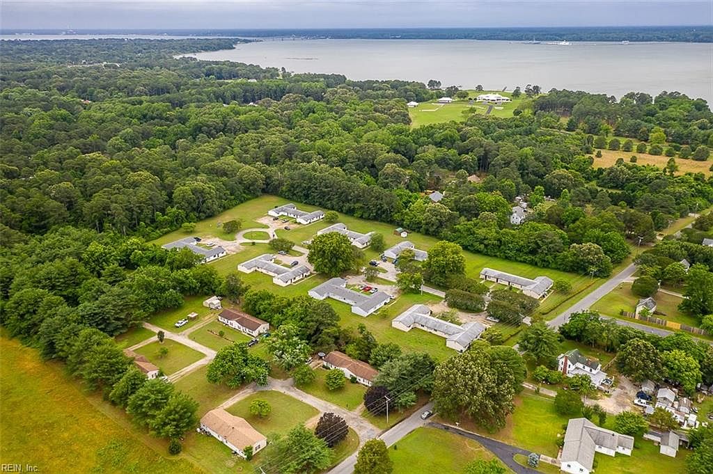 6841 Claudia Dr, Hayes, VA 23072 | Zillow