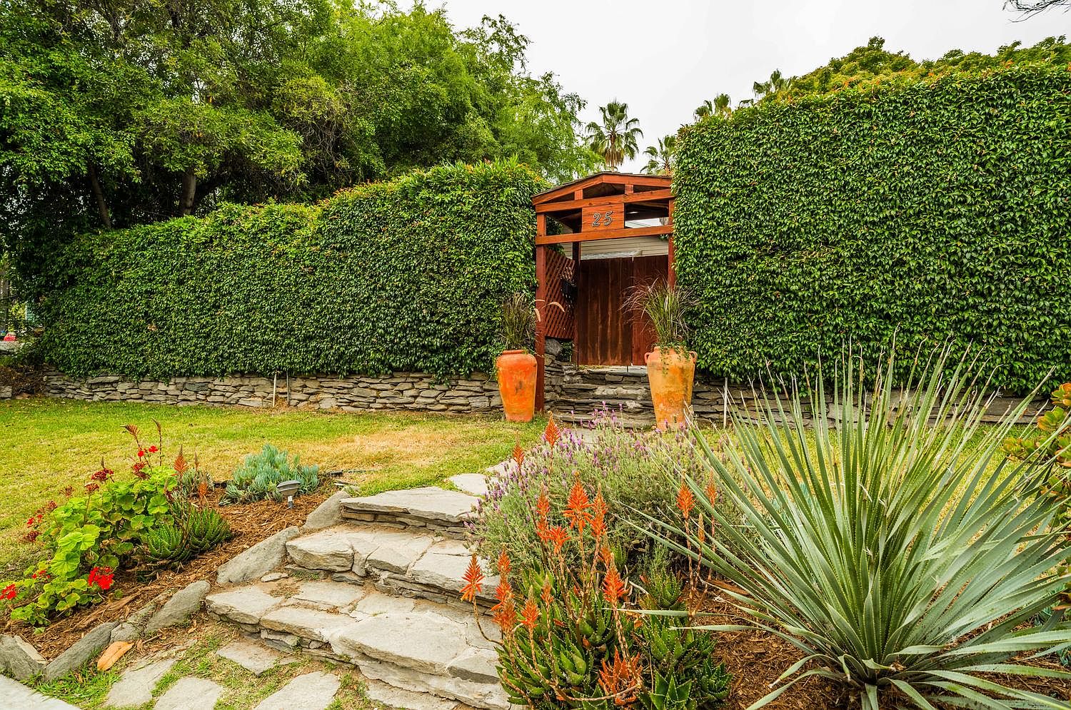 25 E Palm St, Altadena, CA 91001 | Zillow