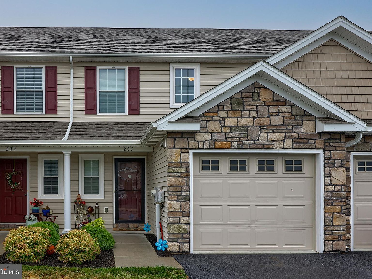 237 Lakeside Xing, Mount Joy, PA 17552 | Zillow