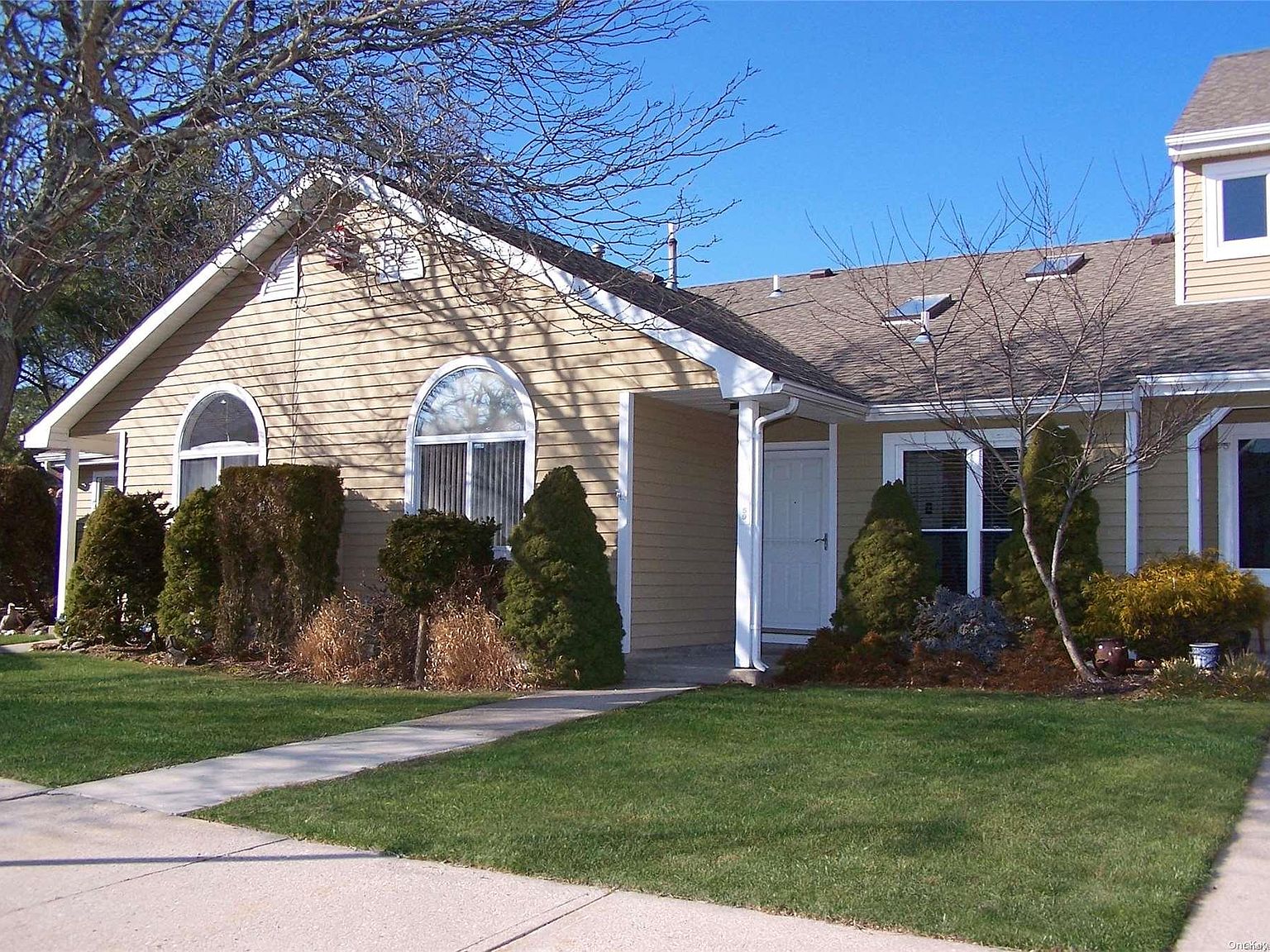 59 Eric Drive #59, Middle Island, NY 11953 | Zillow