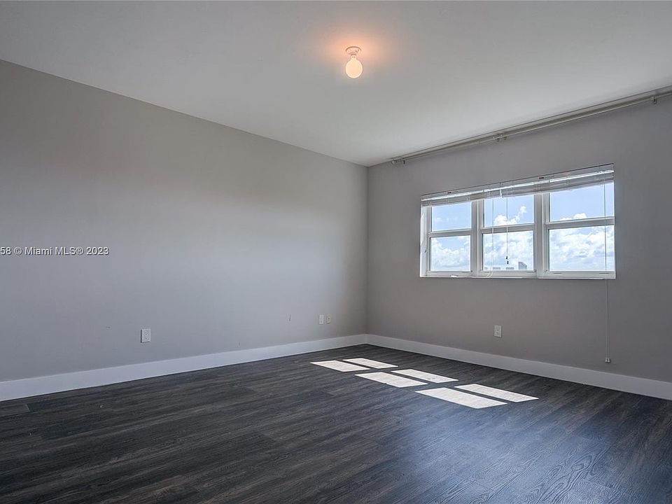 15051 Royal Oaks Ln Miami, FL | Zillow