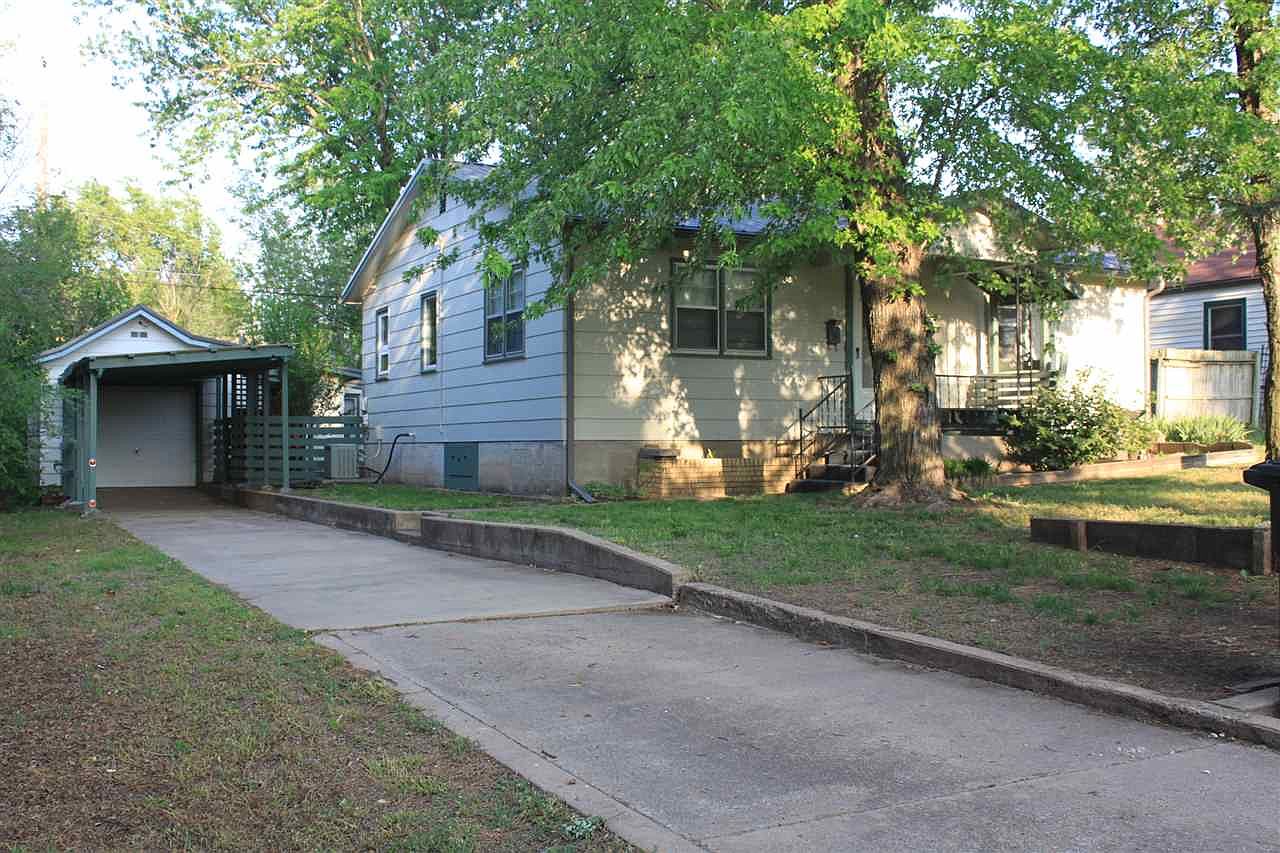 1210 Bobbie St, Augusta, KS 67010 | Zillow