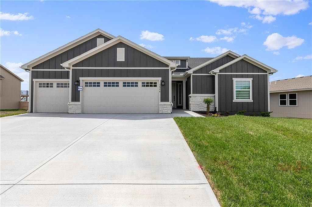 1526 N 162nd Cir, Basehor, KS 66007 | MLS #2507806 | Zillow