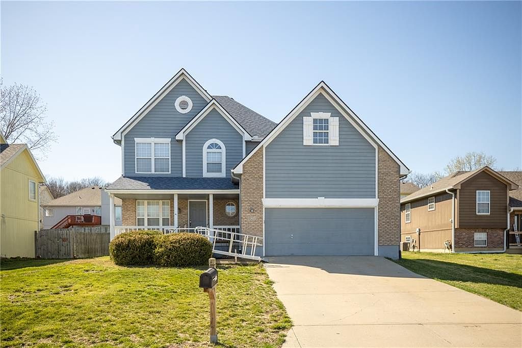 424 Oak Wood Ln, Grain Valley, MO 64029 | Zillow