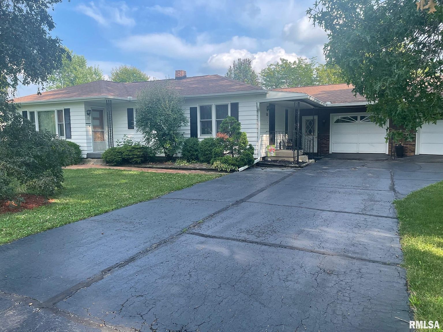518 E Roberts St, Colchester, IL 62326 | Zillow