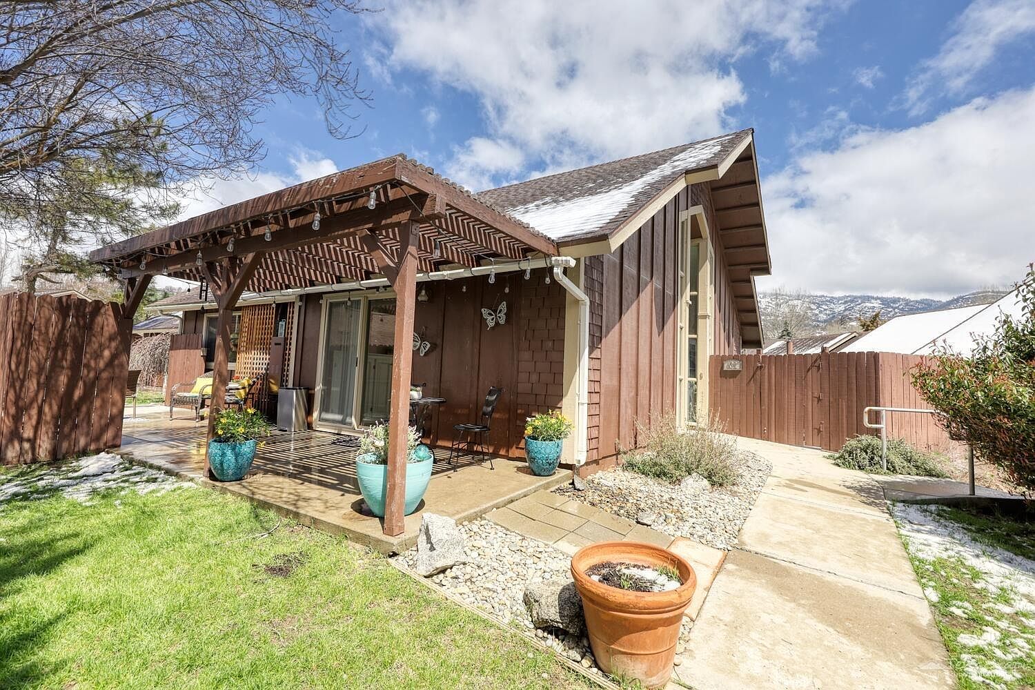 102 Meadow Lakes Dr, Tehachapi, CA 93561 | Zillow