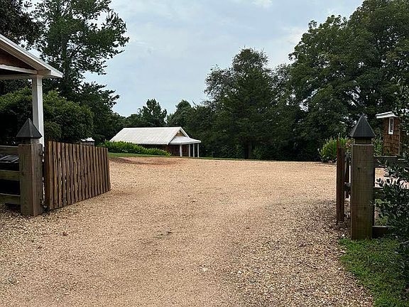 2784 Pea Ridge Rd, Mill Spring, NC 28756 | MLS #1537618 | Zillow