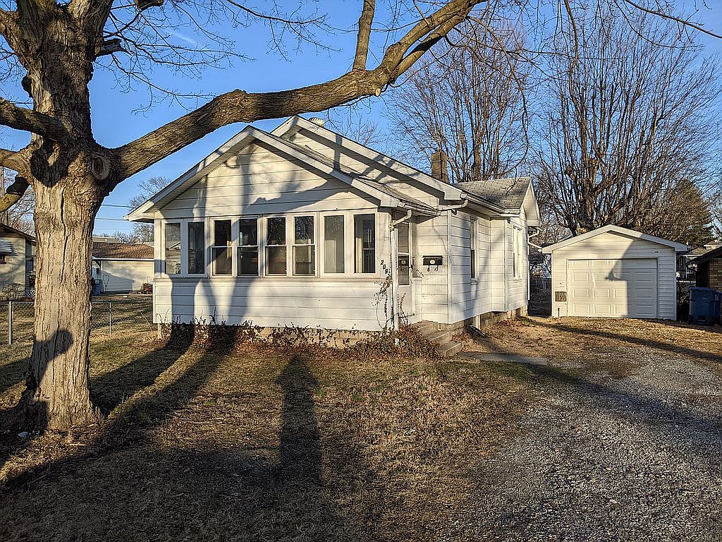209 Michigan Ave, Alton, IL 62002 | Zillow