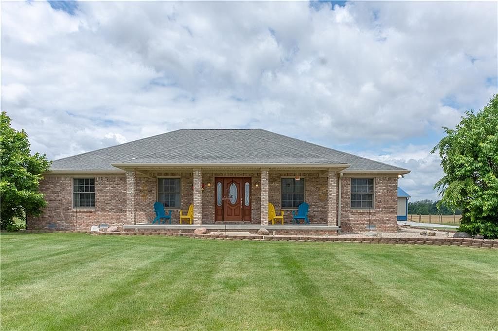 10067 N 600 W, Fountaintown, IN 46130 | Zillow