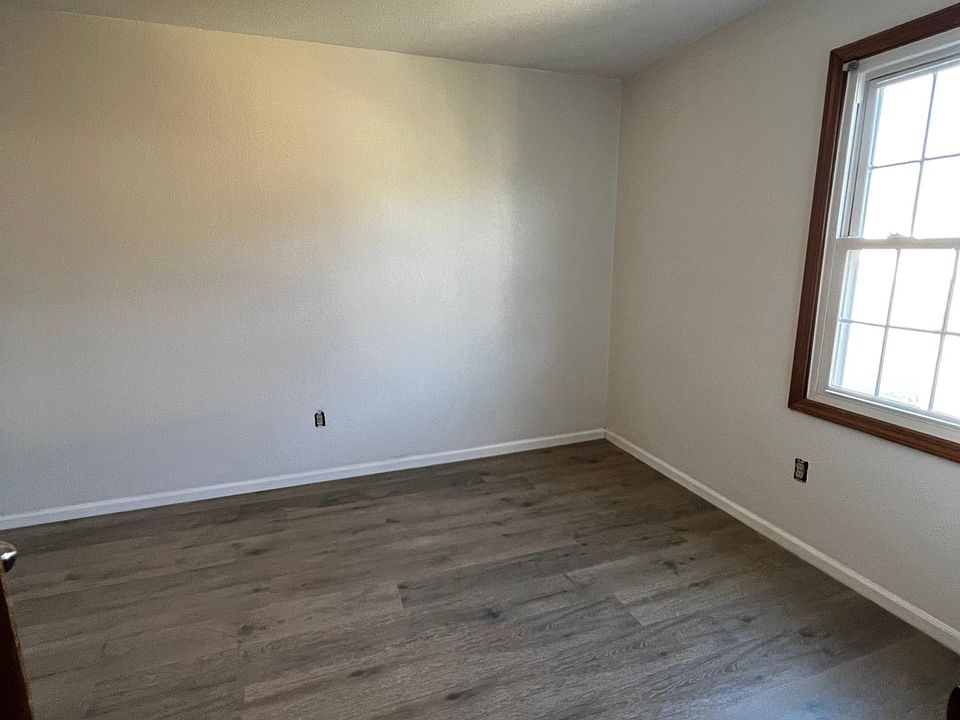 1523 E 123rd Ter Olathe KS | Zillow