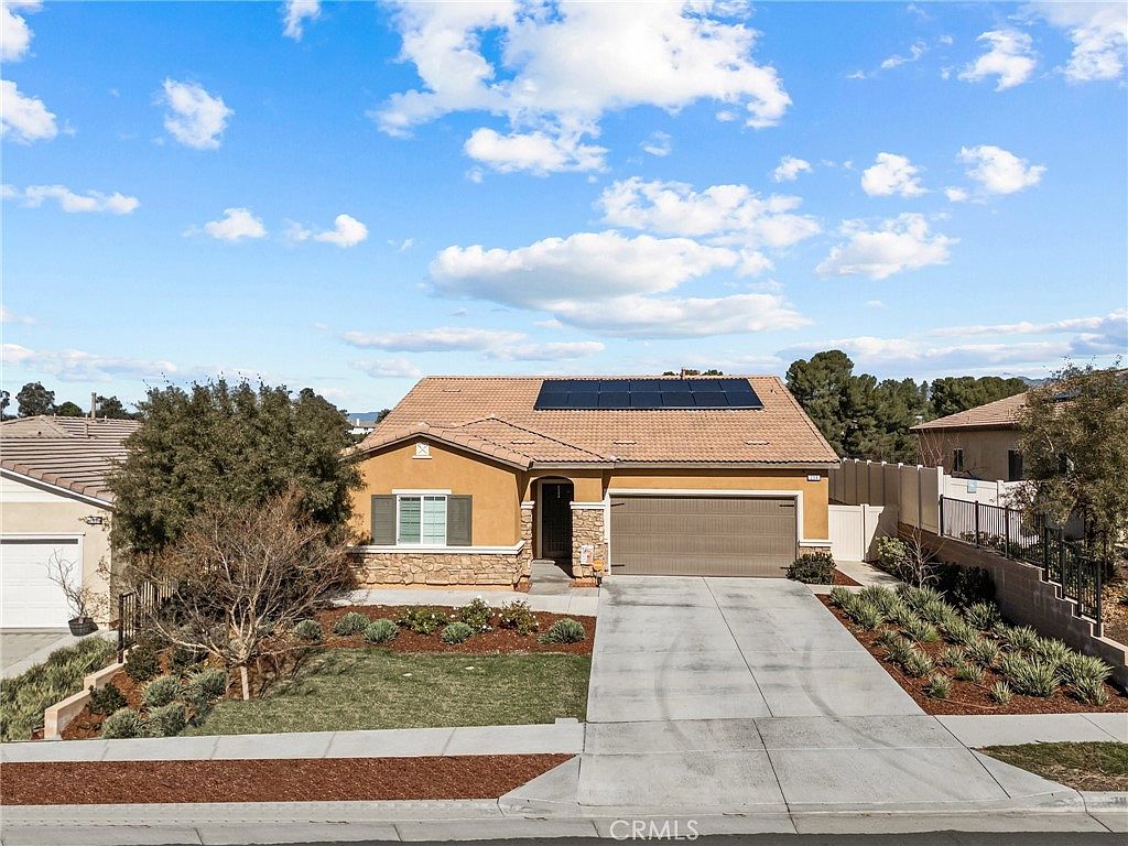 256 Country Club Dr, Calimesa, CA 92320 | Zillow