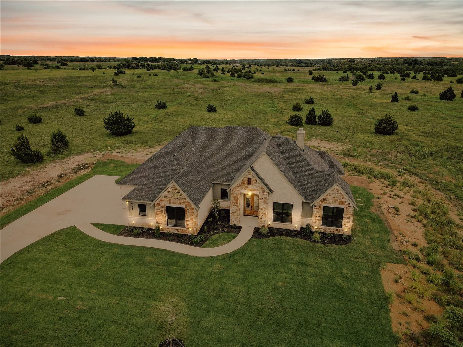 811 Dovie Ln, Milford, TX 76670 | Zillow