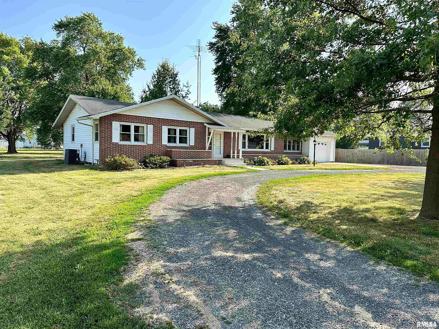 504 W North St, Morrisonville, IL 62546 | Zillow