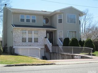 12 Deepdale Parkway, Albertson, NY 11507 | Zillow