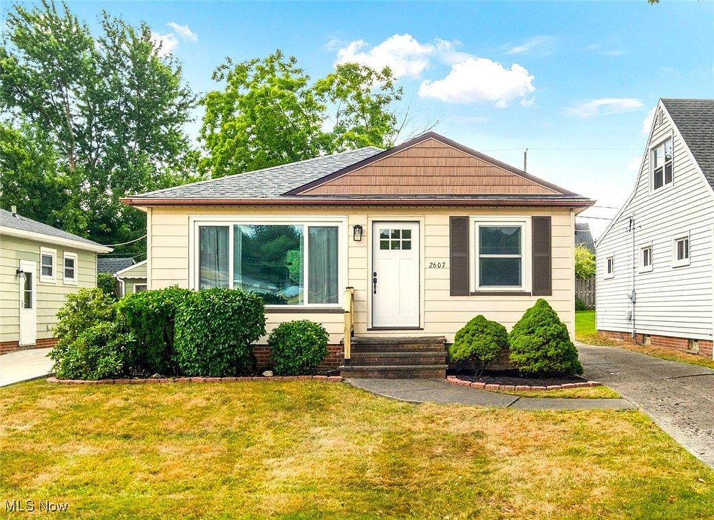 2607 Center Dr, Parma, OH 44134 | Zillow