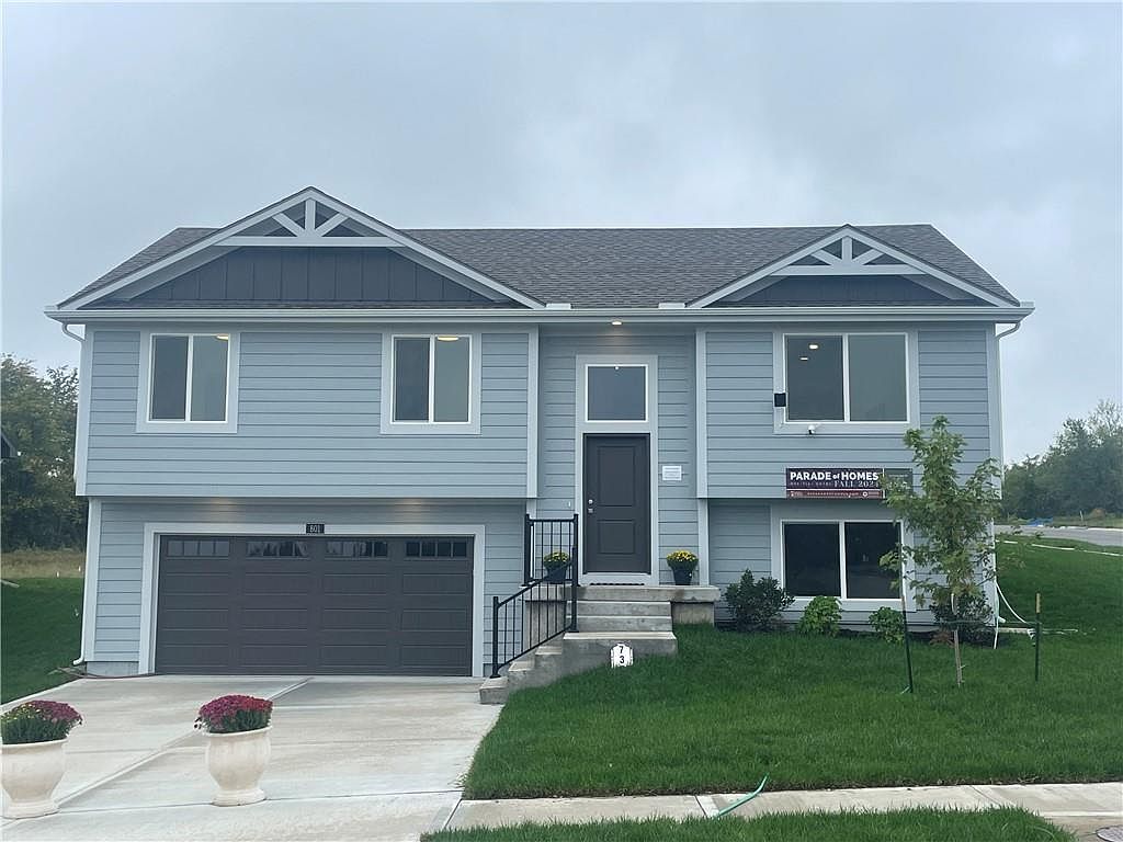 801 SE Dry Creek Dr, Oak Grove, MO 64075 | MLS #2476603 | Zillow