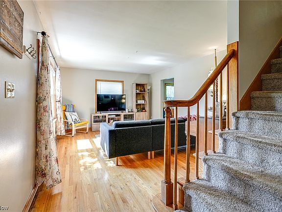 571 Deering Dr, Akron, OH 44313 | Zillow